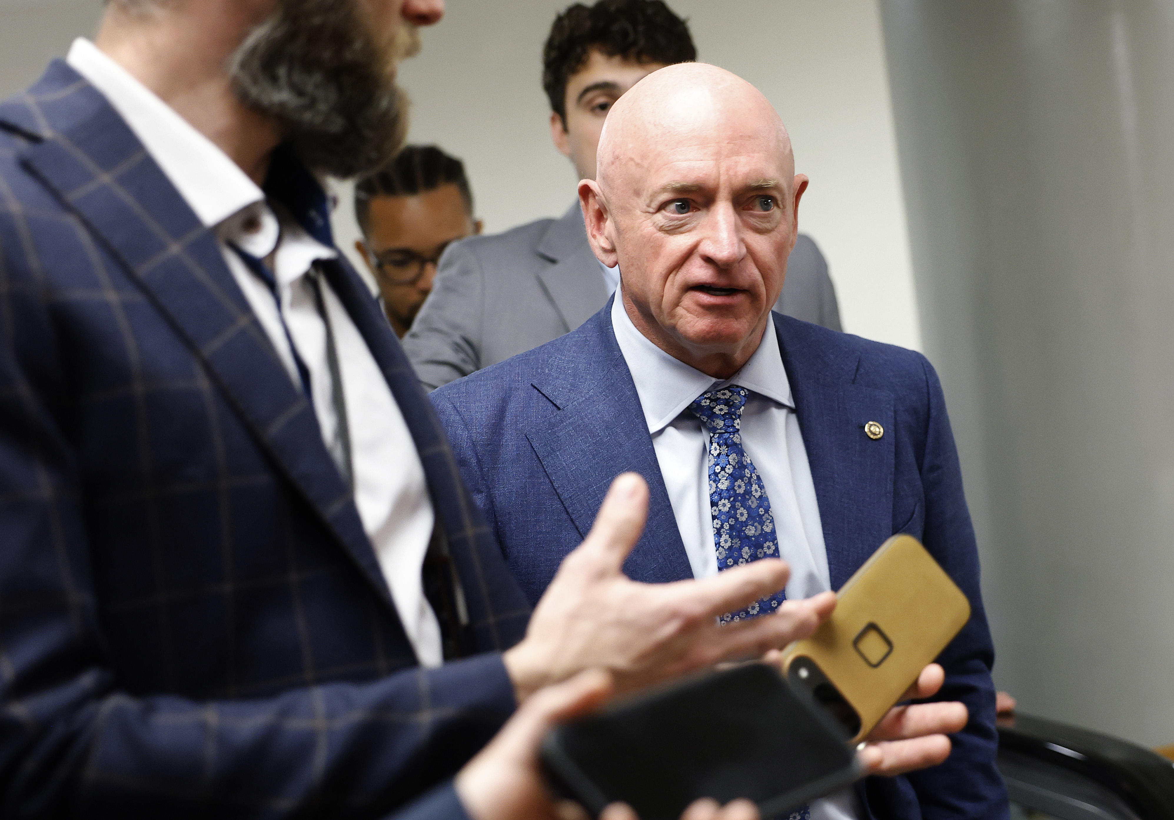 Pentagon investigates Arizona Sen. Mark Kelly after he appears in video ...
