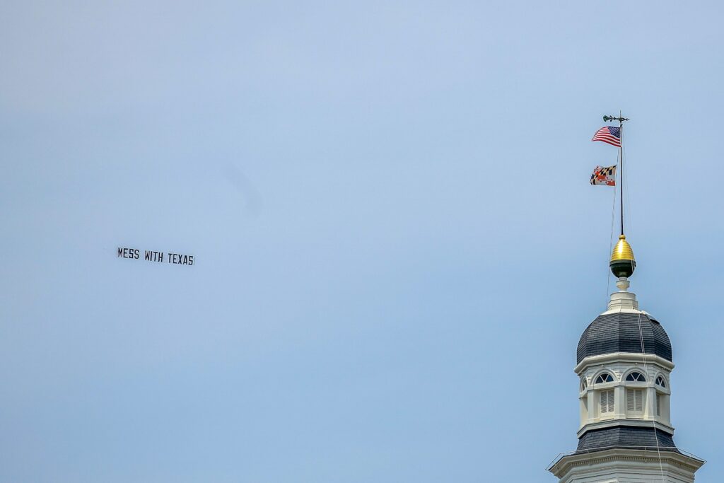 ‘Mess With Texas’: Plane banner brings Texas redistricting fight to ...