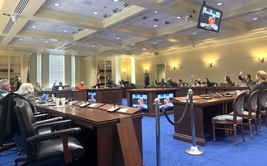 House committee advances bill to ban sheriffs’ agreements with ICE, a ...