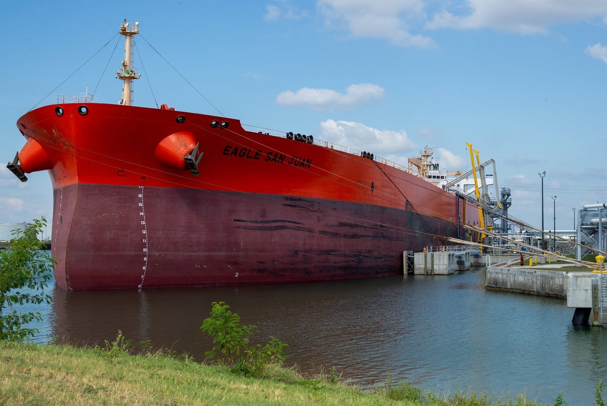 Feds approve another deepwater oil export terminal off Texas coast ...