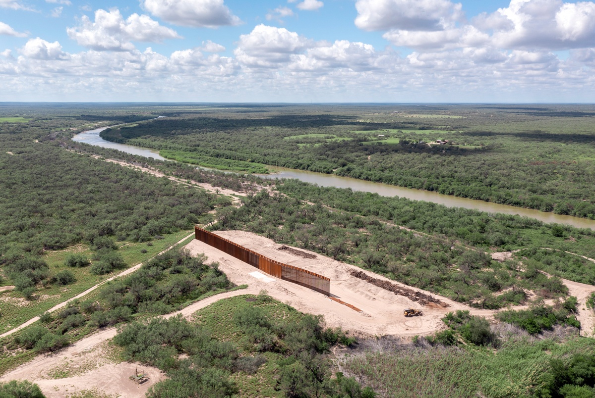 As landowners resist, Texas’ border wall is fragmented and built in ...