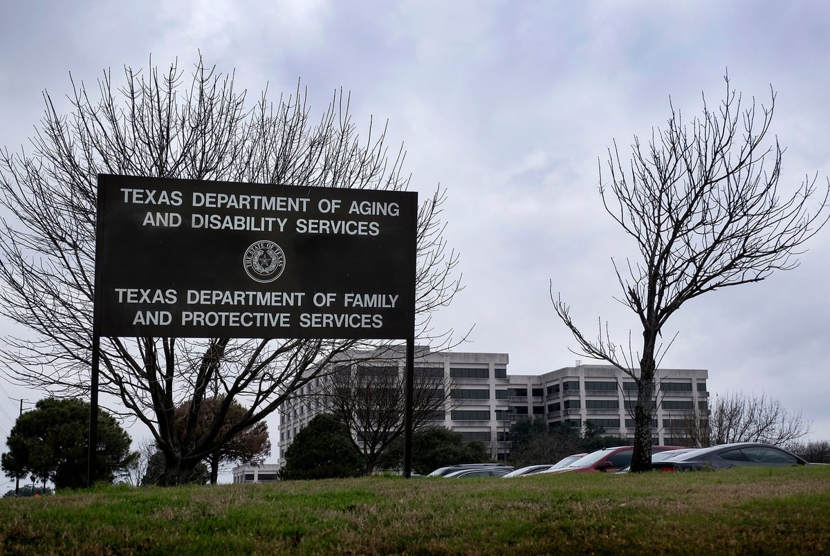 In after-hours notice, Gov. Greg Abbott announces another leadership ...