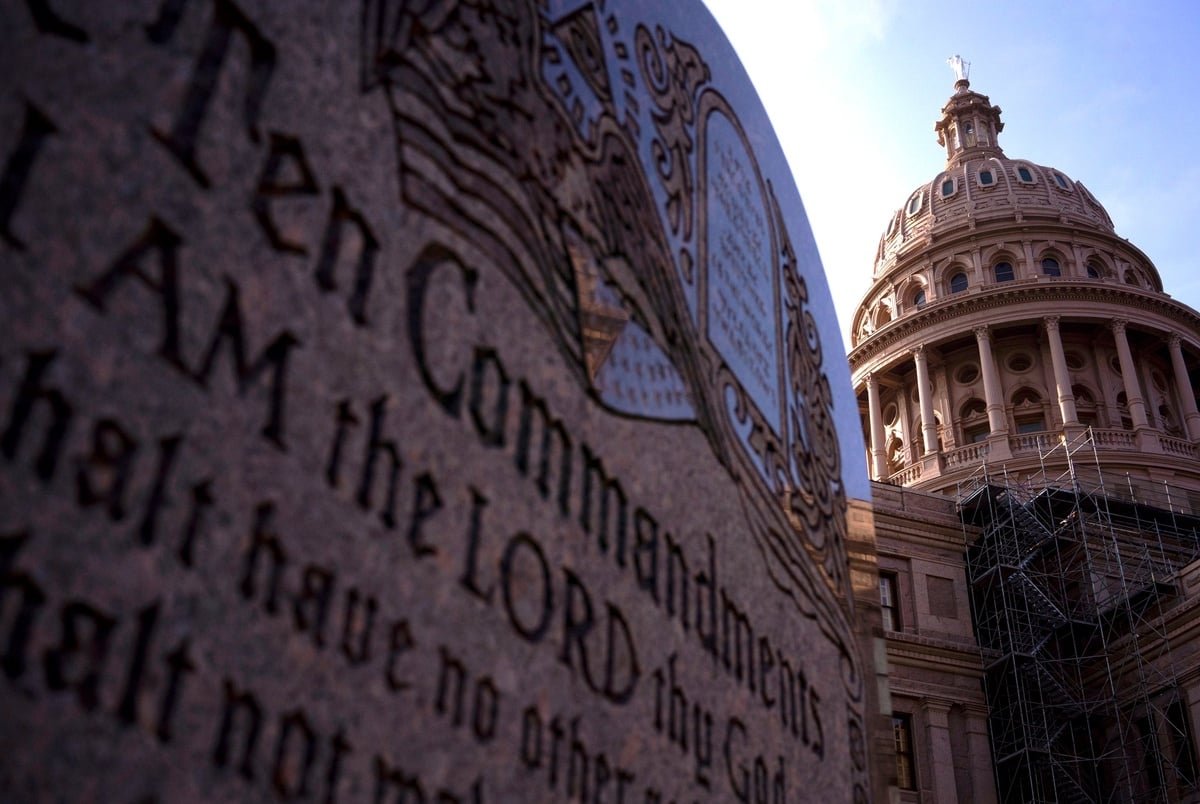 Texas Senate passes bill to put Ten Commandments in public school ...