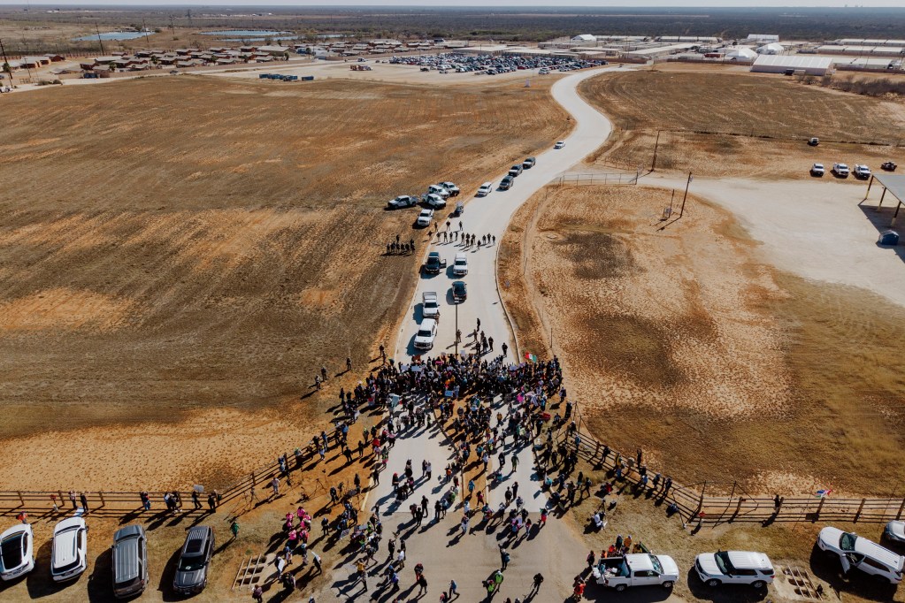 Lawmakers, protesters demand release of 5-year-old held at Texas ...