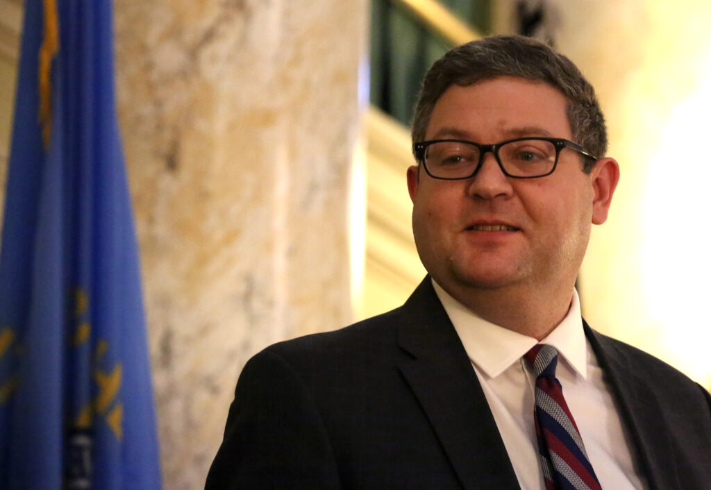 Venhuizen sworn in as South Dakota lieutenant governor after ...
