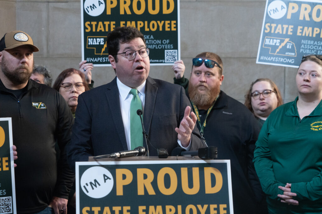 Nebraska state employees union reaches tentative agreement | News From ...