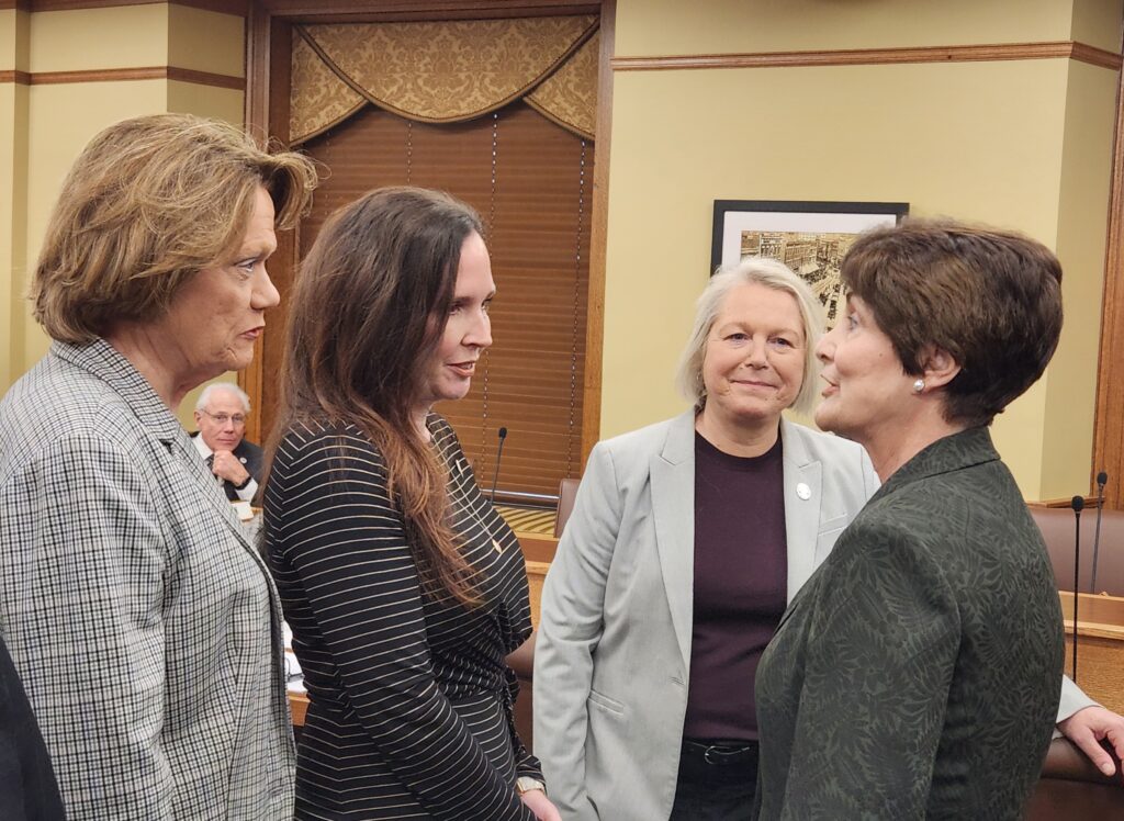 Arkansas Supreme Court chief justice says dispute over her authority ...