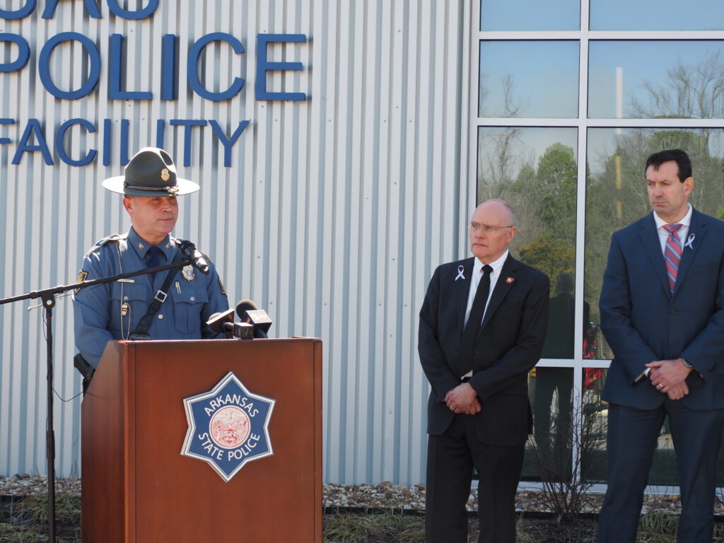 Arkansas state troopers, once trained, can double as ICE agents under ...