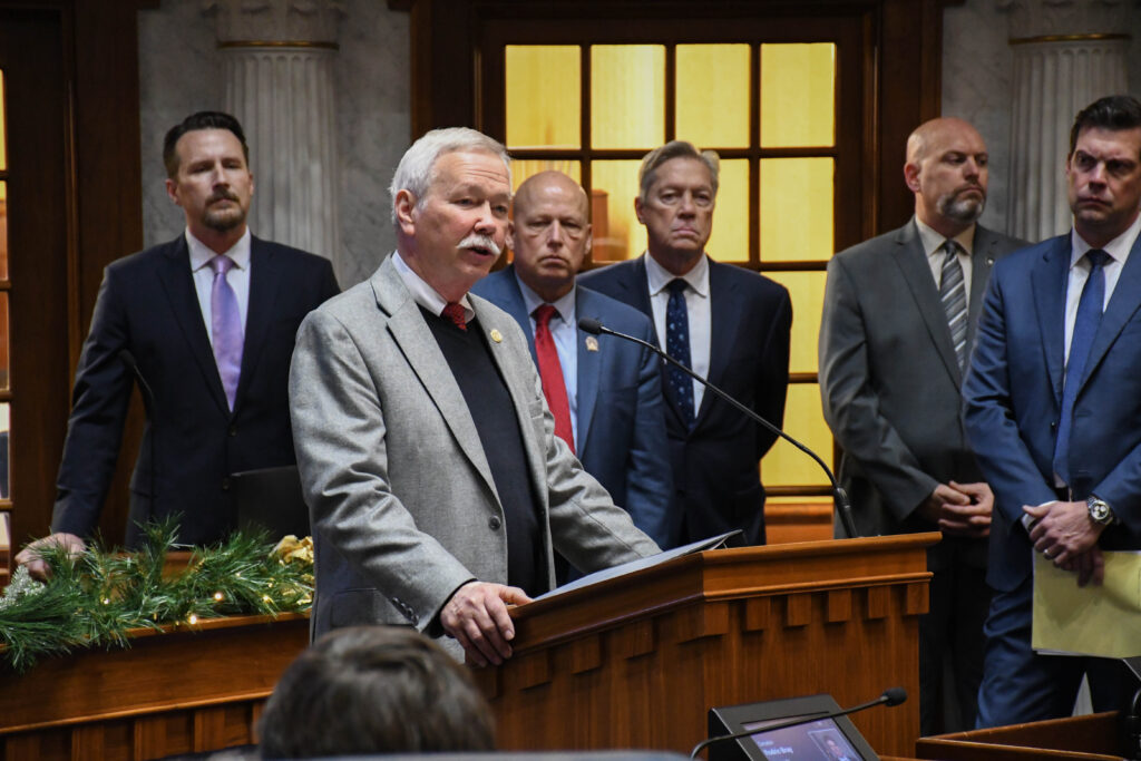 Indiana State Sen. Jack Sandlin dies | News From The States