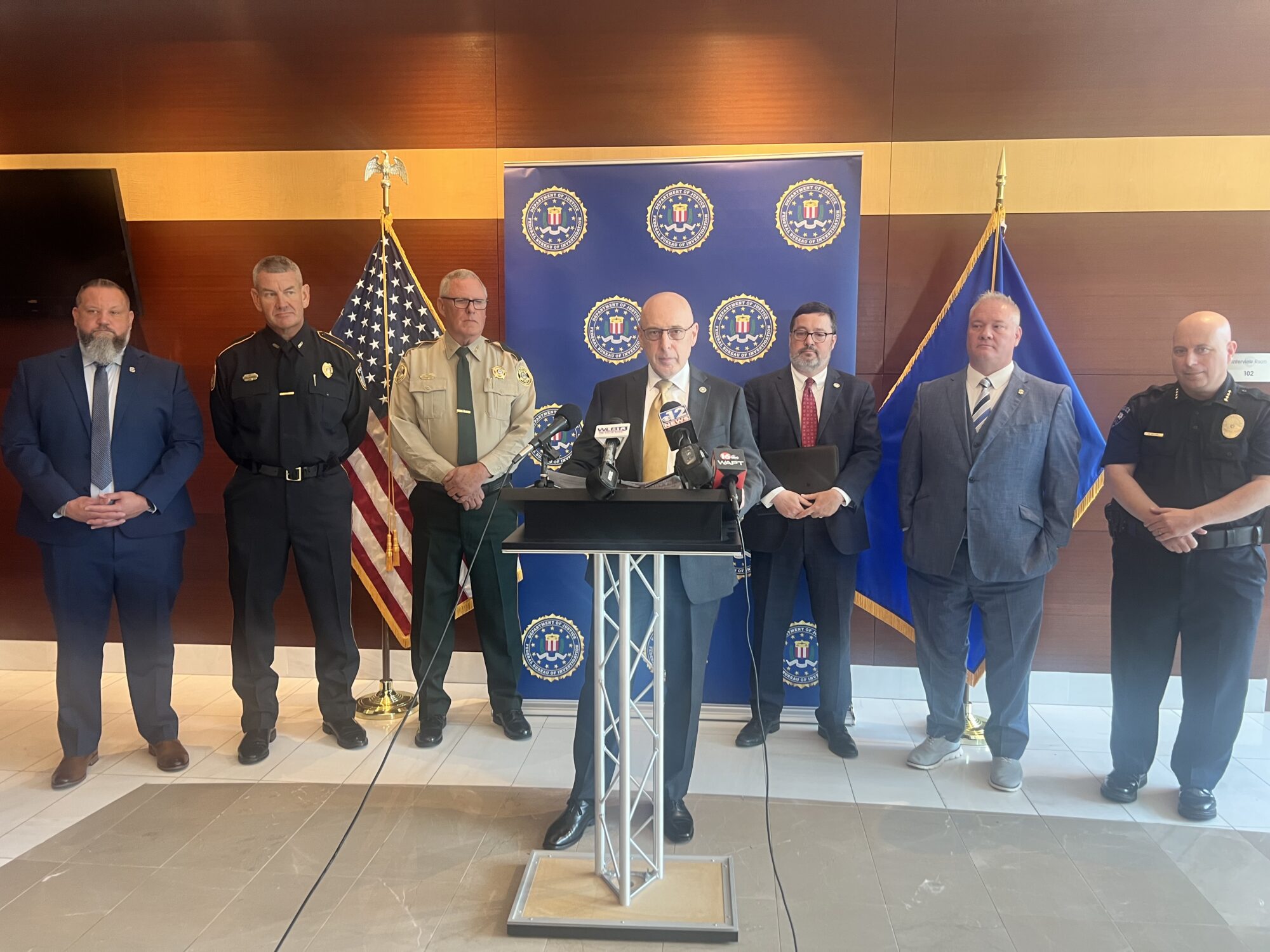 FBI jumpstarts new initiative to fight violent crime, while voicing a ...