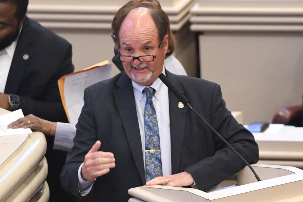 Alabama House panel passes bill to mandate that some teens are ...