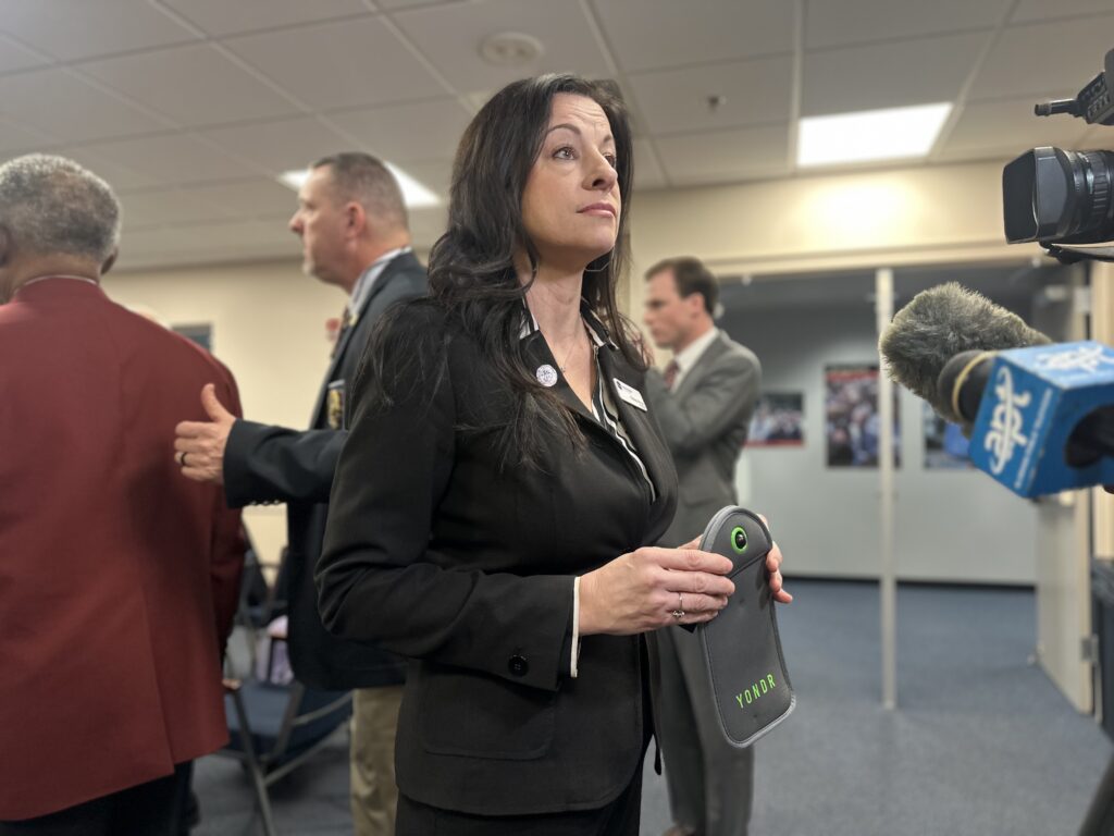 Bell-to-bell cell phone ban moves in House and Senate committees | News ...