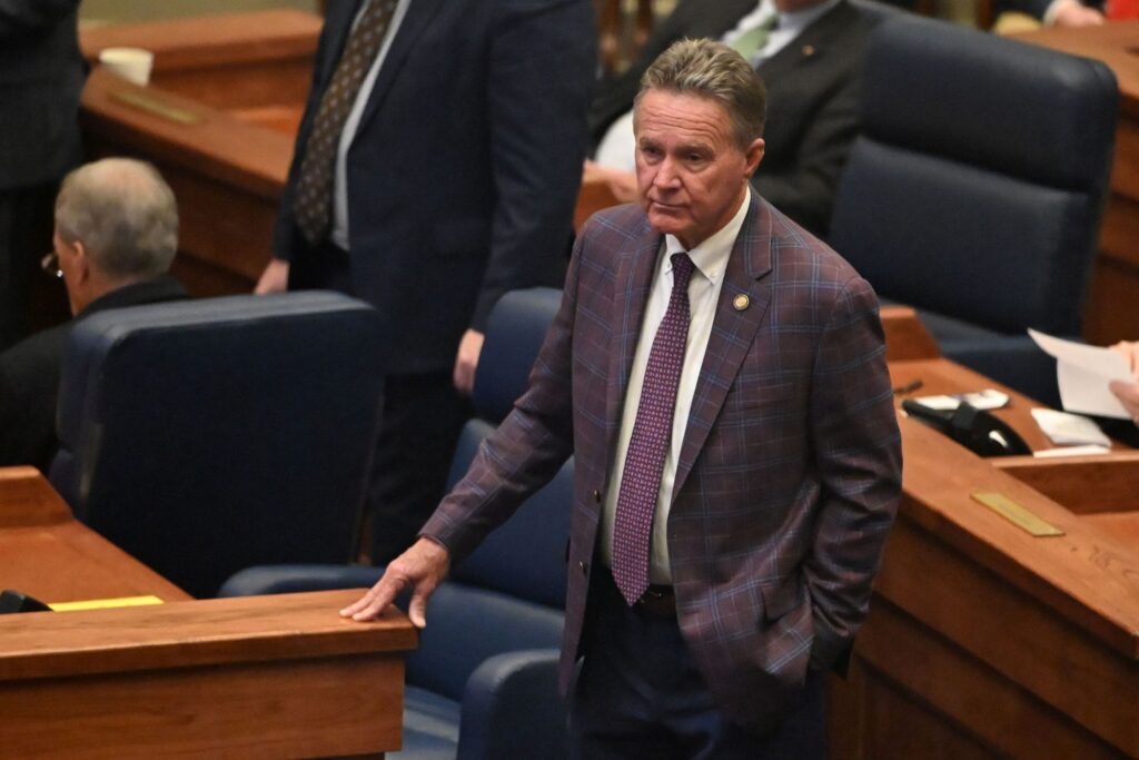 Alabama Senate passes ban on ‘three-cueing’ method of reading ...