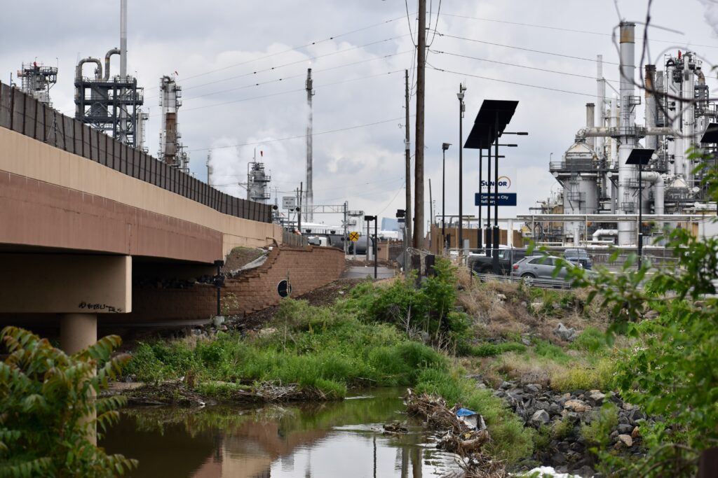 Colorado environmental groups decry ‘backroom deal’ over Suncor water ...