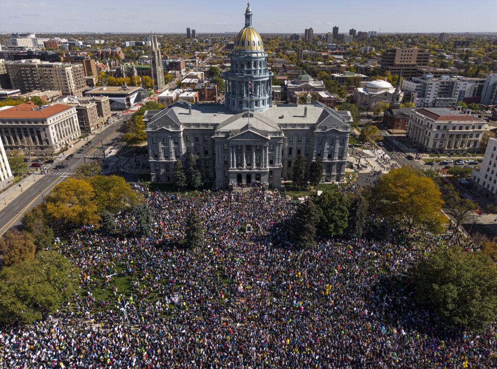 Tens of thousands of Coloradans rally and march against Trump at No ...
