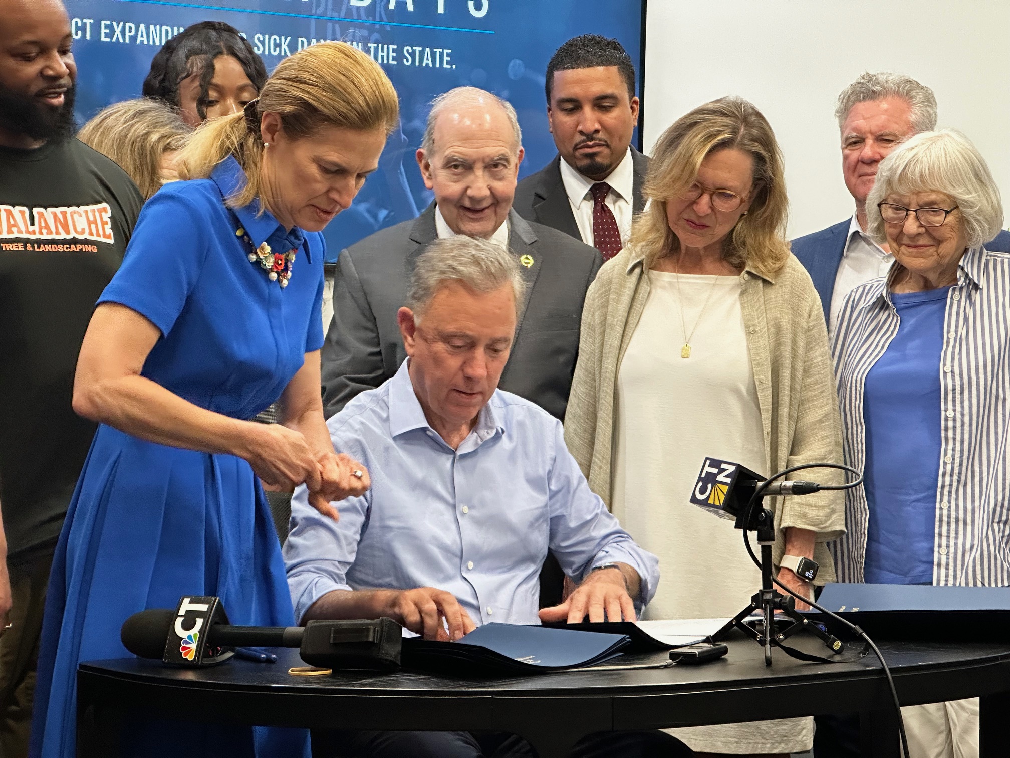 Lamont signs CT paid sick leave law; ceremony marks wedge issue | News ...