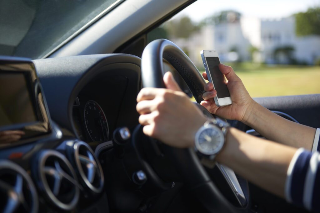 Drivers now face fines for violating Iowa’s ban on handheld cellphone ...