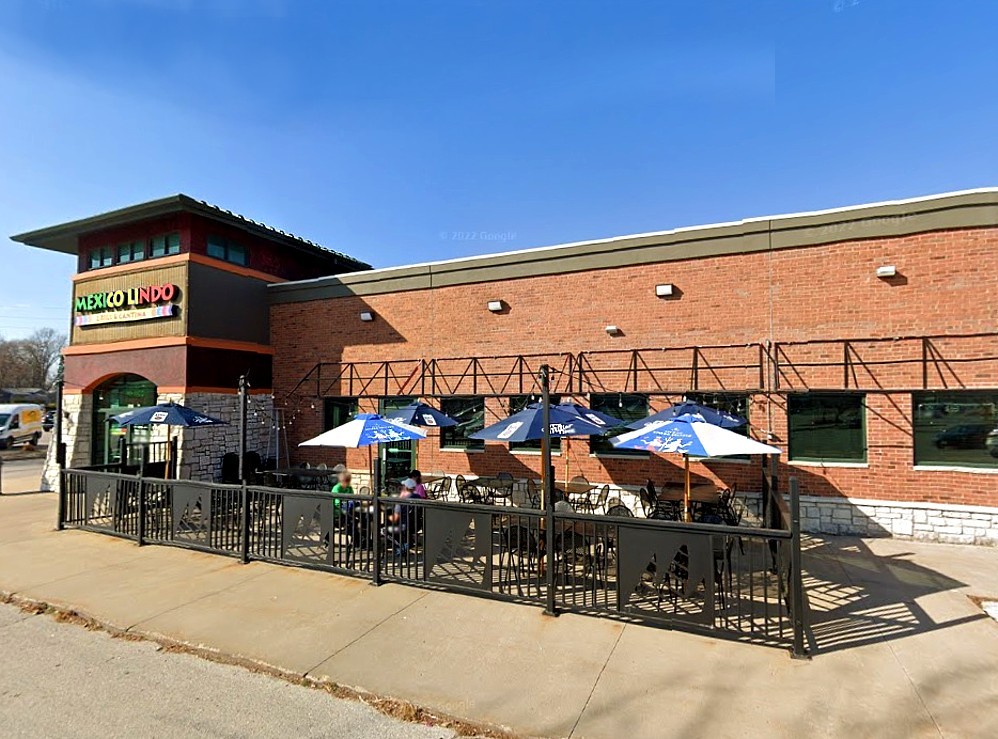 Iowa restaurant chain paid its servers only tips, U.S. Department of ...
