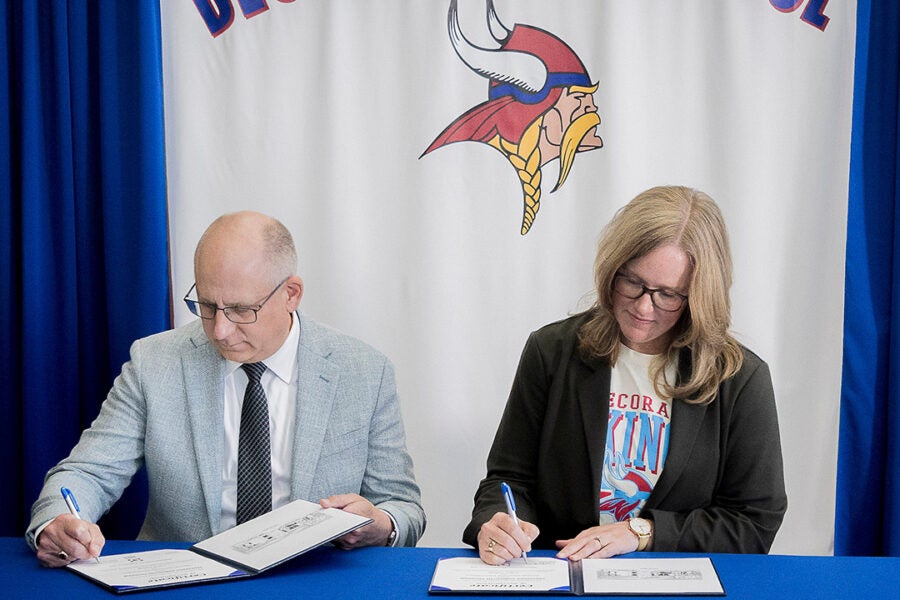Luther College to offer preferred admission to qualifying Decorah High ...