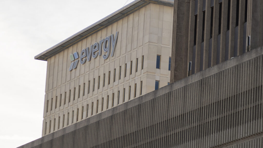 Kansas partners with Evergy and TerraPower to explore building a next ...