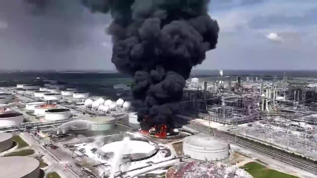 Toxins from Marathon refinery fire leaked 15 hours before evacuation ...