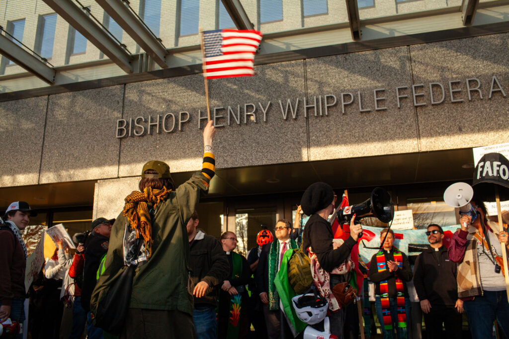 Hundreds protest DHS Secretary Noem during press conference at Fort ...