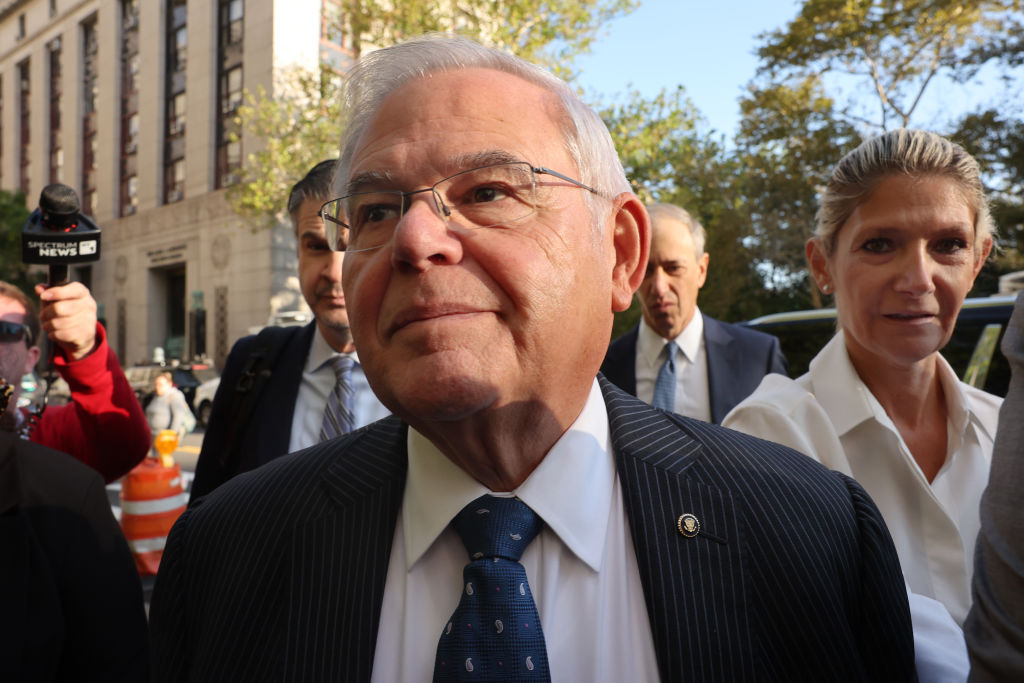 Gold bars in baggies and cash crammed in boots: Prosecutors detail ...