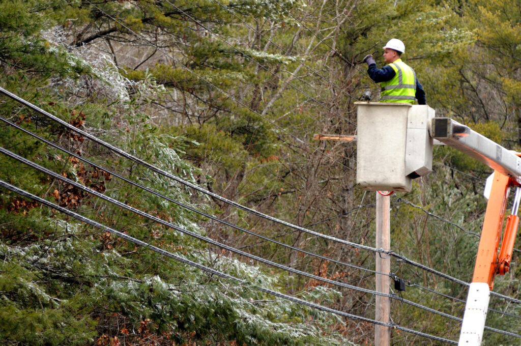 Despite millions spent on service upgrades, Ohio utilities still miss ...