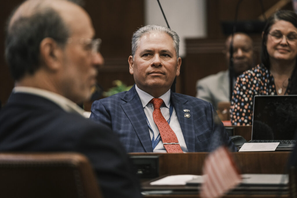 Bill to grant striking workers unemployment pay fails final vote in ...