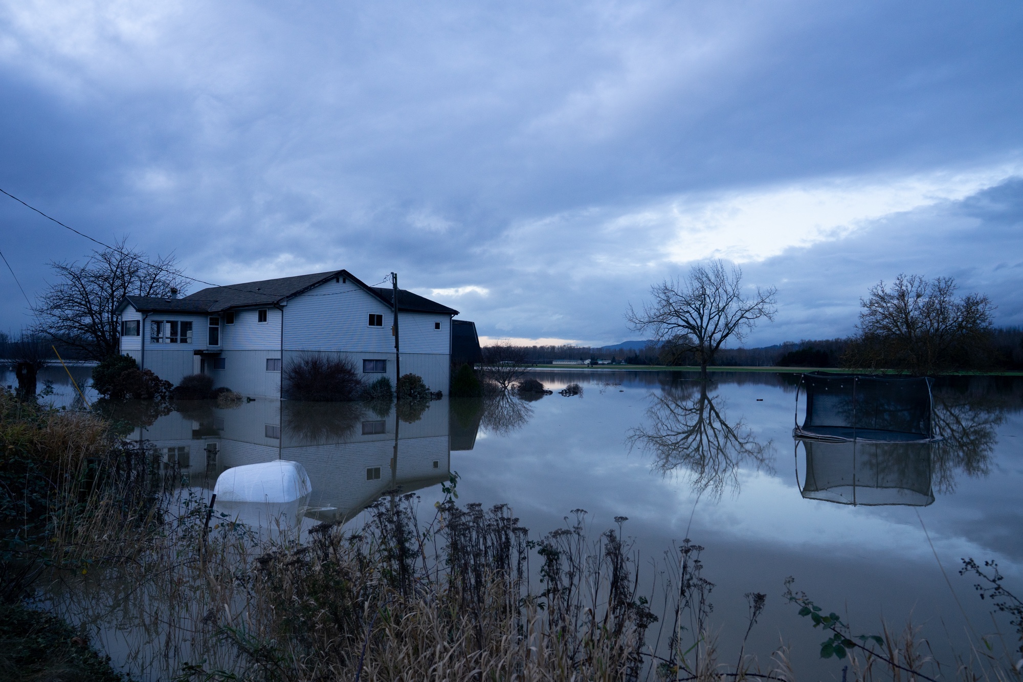After days of flood and slide threats, a small WA town begins to ...