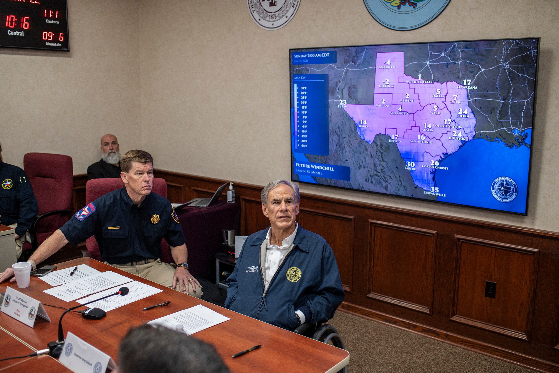 Texas officials say the power grid will hold through winter storm, but ...