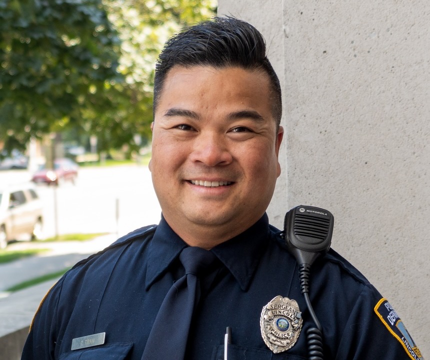 Biden awards Lincoln Police Officer Tu Anh Tran the Medal of Valor ...