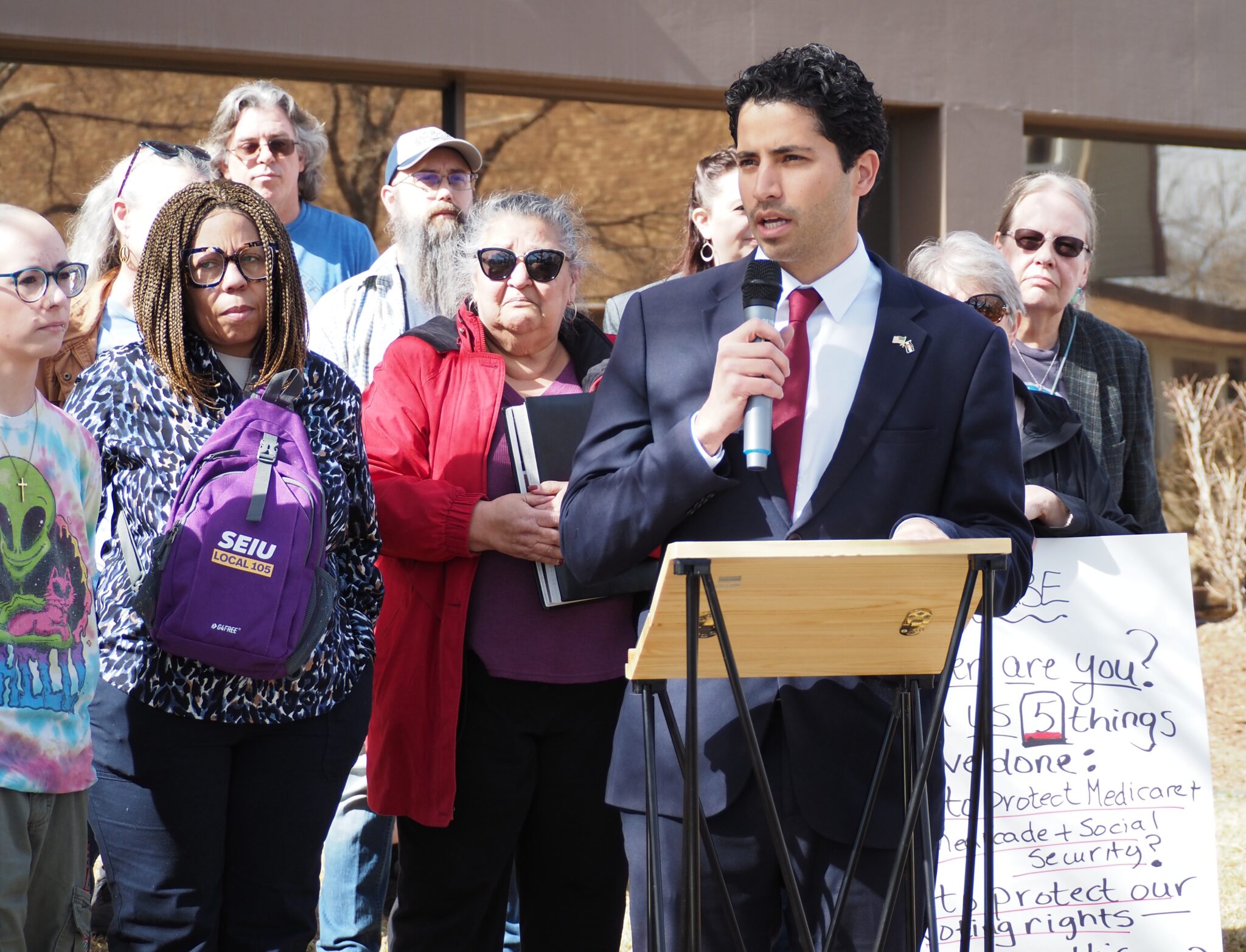 Colorado Democrats urge Rep. Evans to oppose budget plan threatening ...