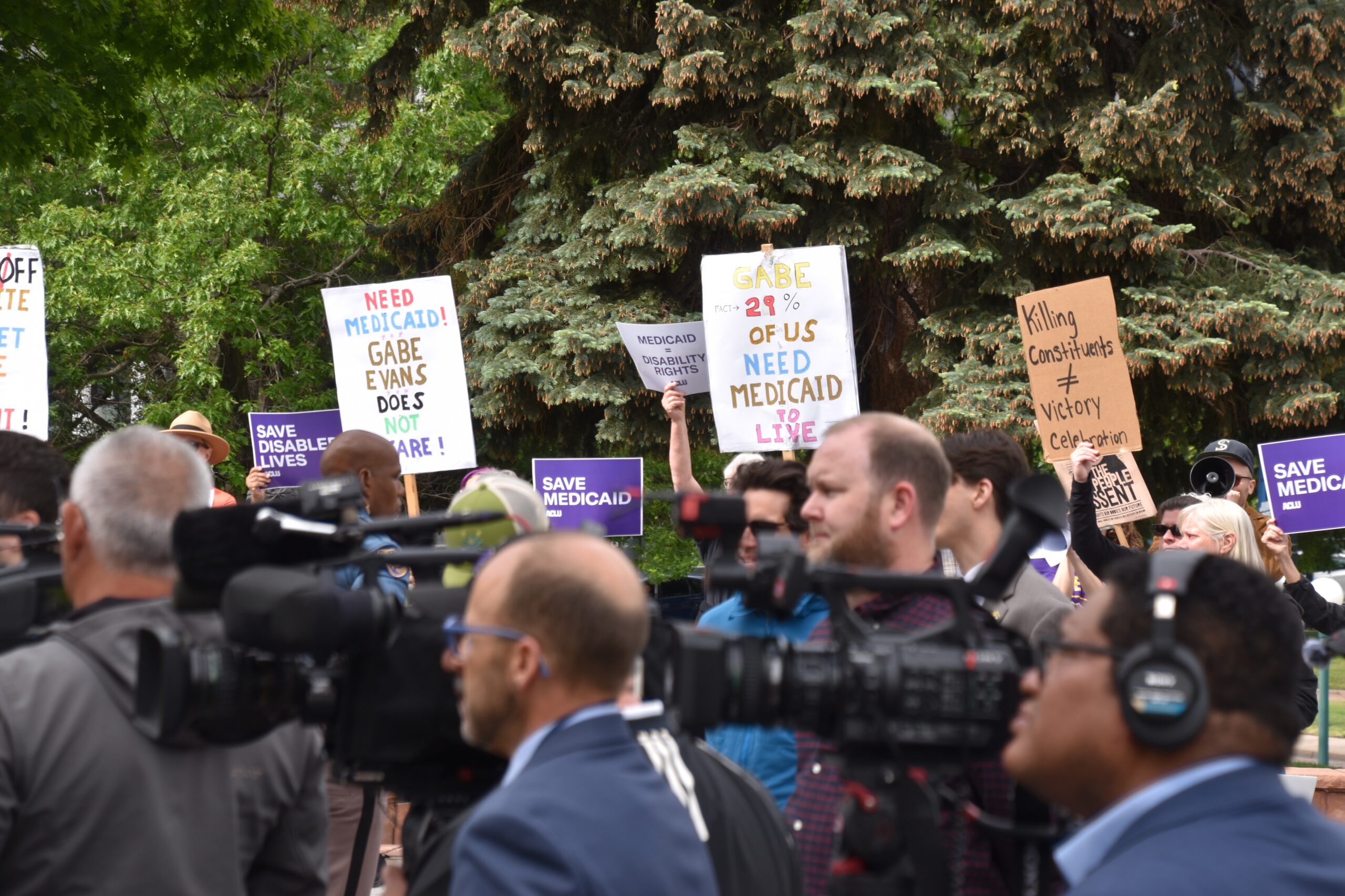 Republicans defend spending bill, which could strip Medicaid from 200K ...