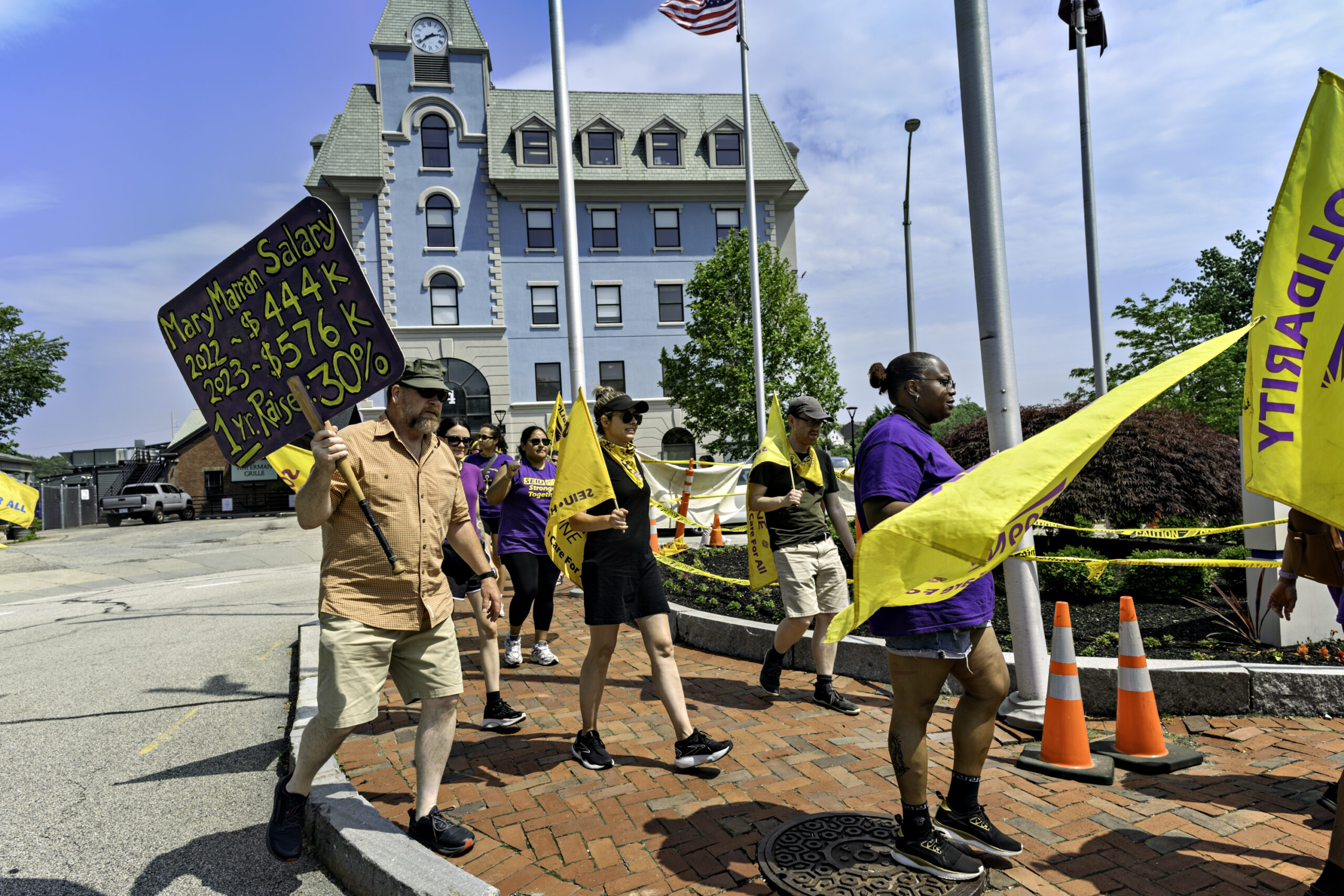 Butler striking workers and management return to bargaining table ...