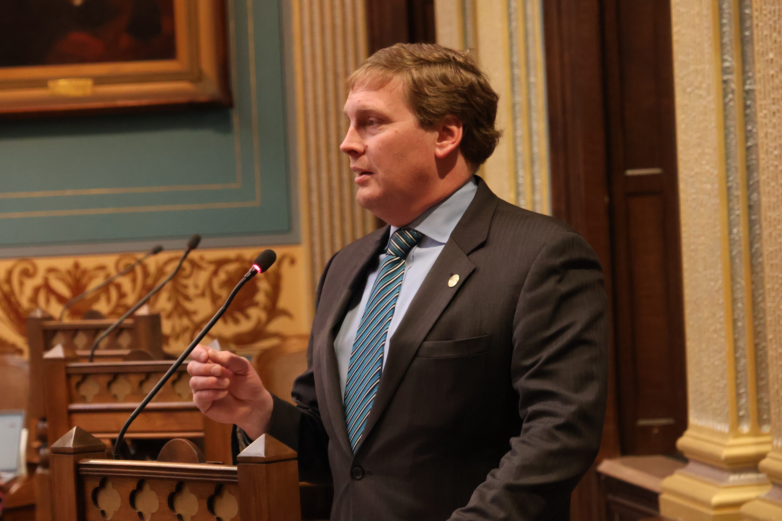 ‘Let’s get it done,’ Moss says as Michigan FOIA reform clears Senate ...