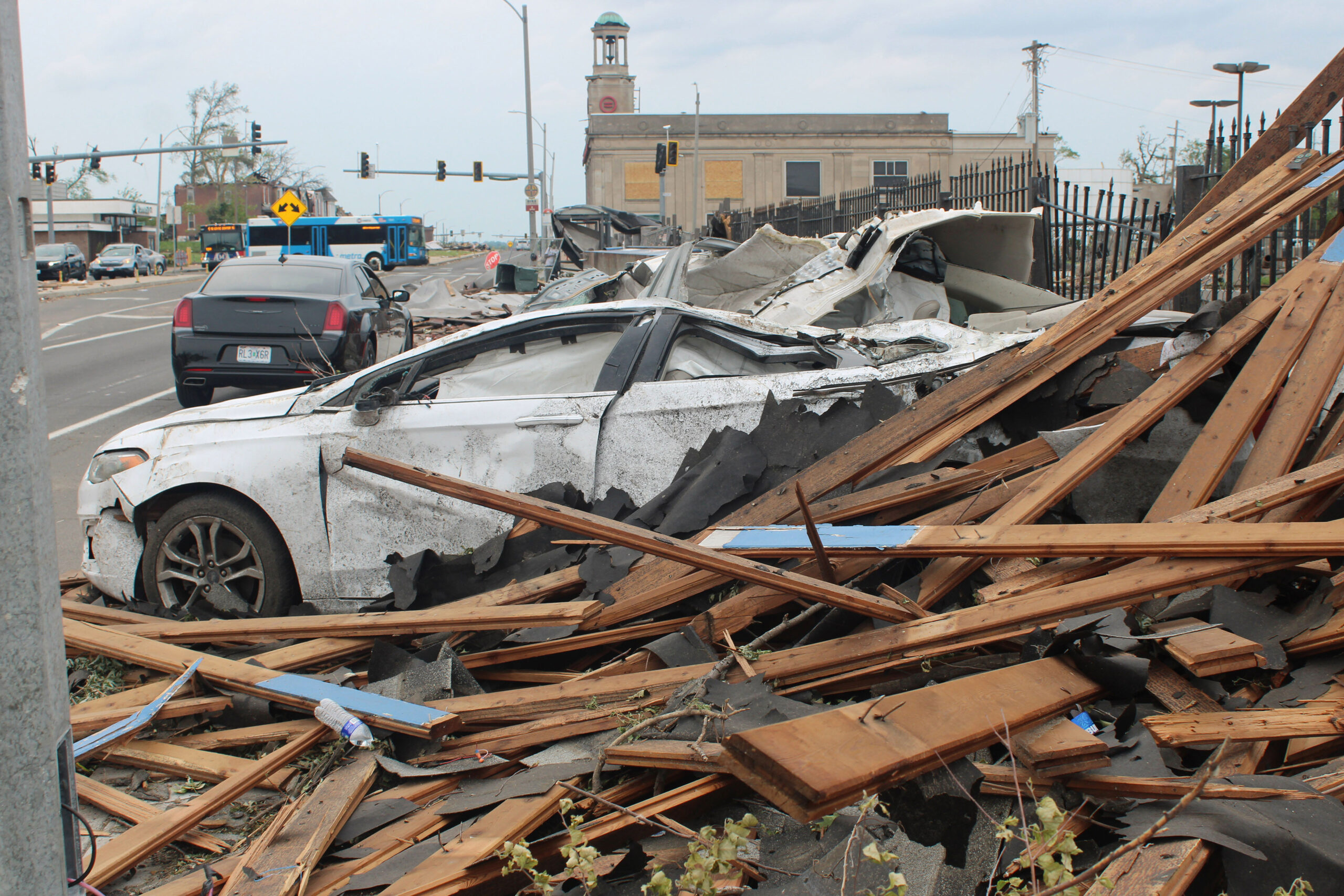 Volunteers help tornado-hit St. Louis amid wait for federal aid | News ...