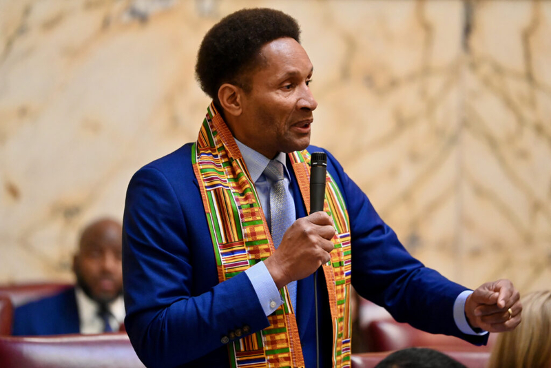 Ellis demands redistricting vote, walks off Senate floor in protest ...