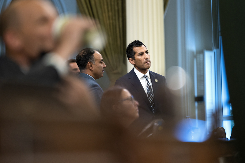 5,000 bills is too many. California Legislature sets new max on ...