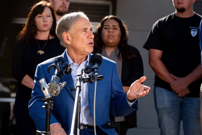 Greg Abbott orders state agencies to cooperate with Trump’s deportation ...
