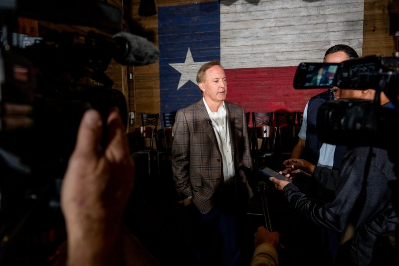 With his personal life under scrutiny, Ken Paxton’s family defends his ...
