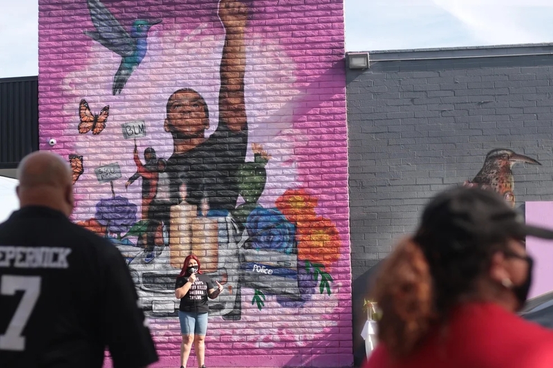New Phoenix mural honors victims of police violence | News From The States