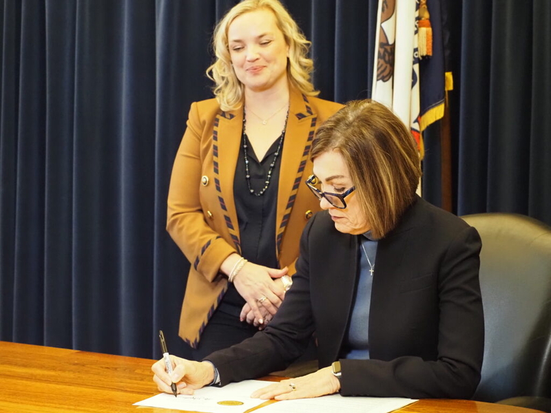 State worker groups oppose suggested IPERS cuts, new teacher pay model ...