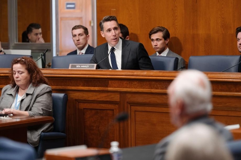 Hawley and Sanders question Boeing’s labor attorney about St. Louis ...