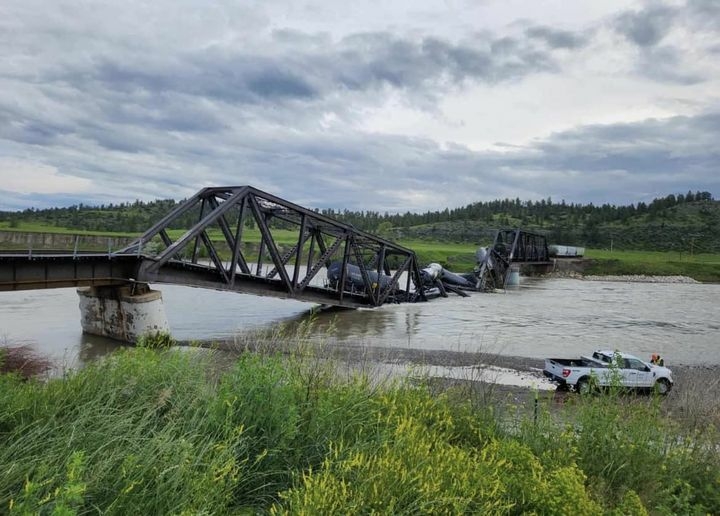Dive team to assess derailed train cars in Yellowstone River before ...