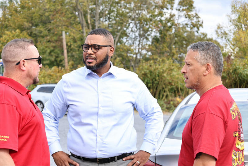 Lt. Gov Austin Davis visits UAW picket line at Mack Trucks Middletown ...