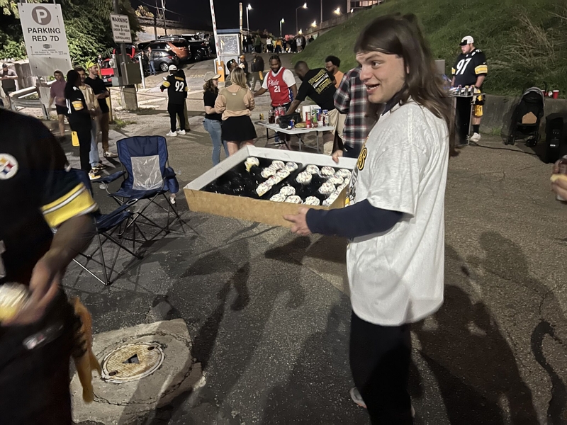 Cupcakes and tailgates: Steelers fans don’t want to talk politics as ...