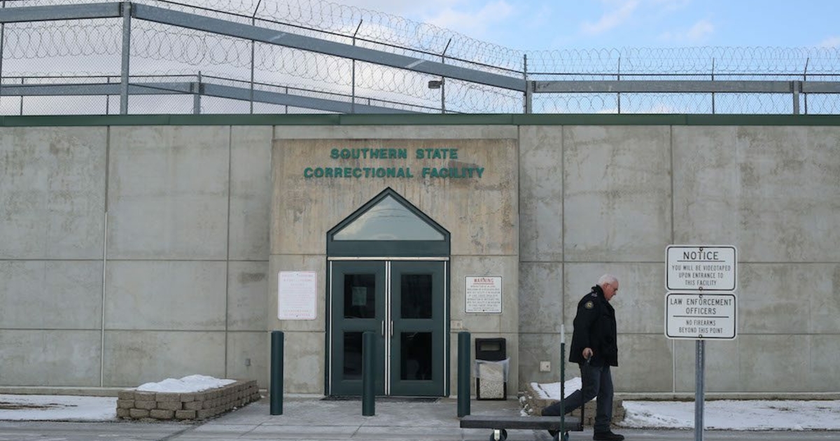 Incarcerated man alleges Springfield prison superintendent ignored ...