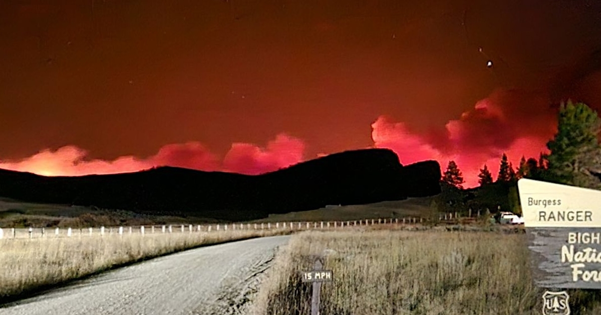 Elk Fire burns 6 buildings near Dayton as residents fight to save homes ...