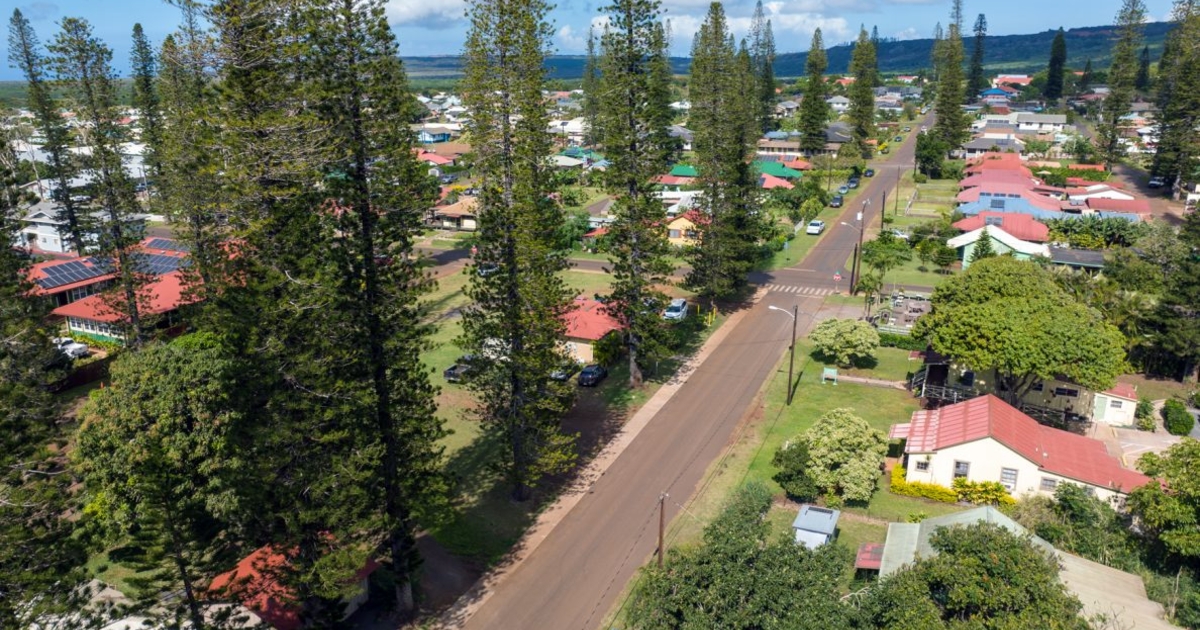 Low-Income Housing Project Gets A New Life On Billionaire-Owned Lānaʻi ...